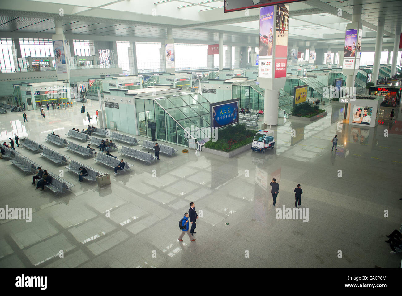 Hefei. 12th Nov, 2014. Photo taken on Nov. 12, 2014 shows the waiting ...