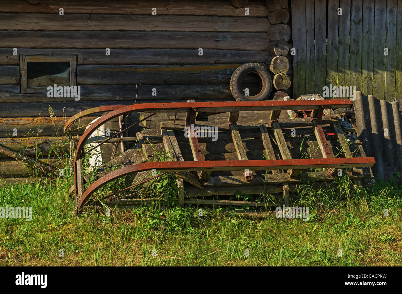 Horse sledge, barn and green grass yard Stock Photo - Alamy