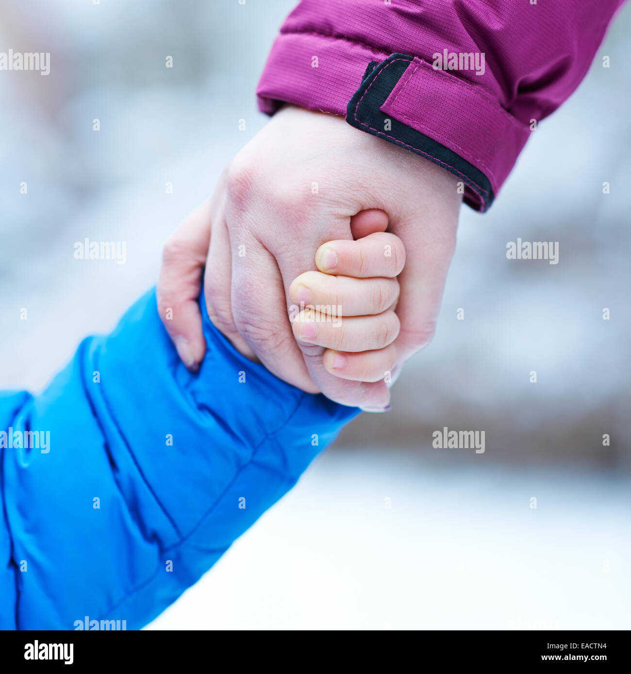 Mother daughter winter hands hi-res stock photography and images - Alamy
