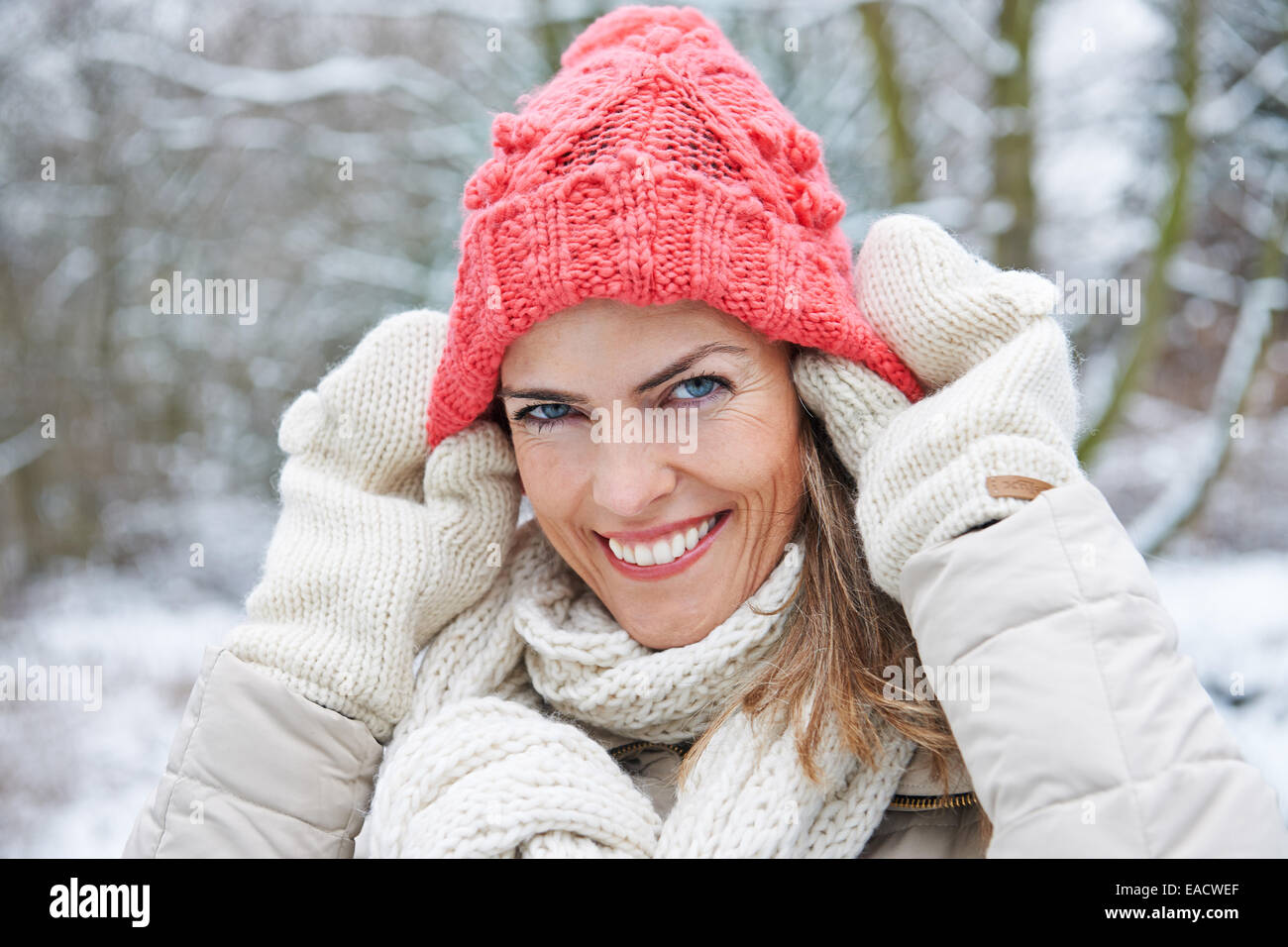 Woman put on head scarf hi-res stock photography and images - Alamy