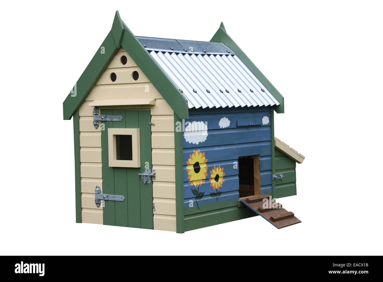Wooden duck house hi-res stock photography and images - Alamy