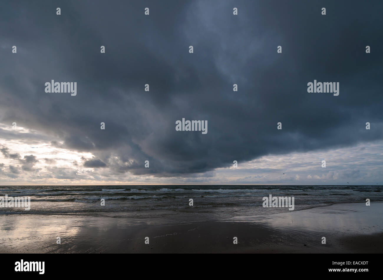 Strand of cloud hi-res stock photography and images - Alamy