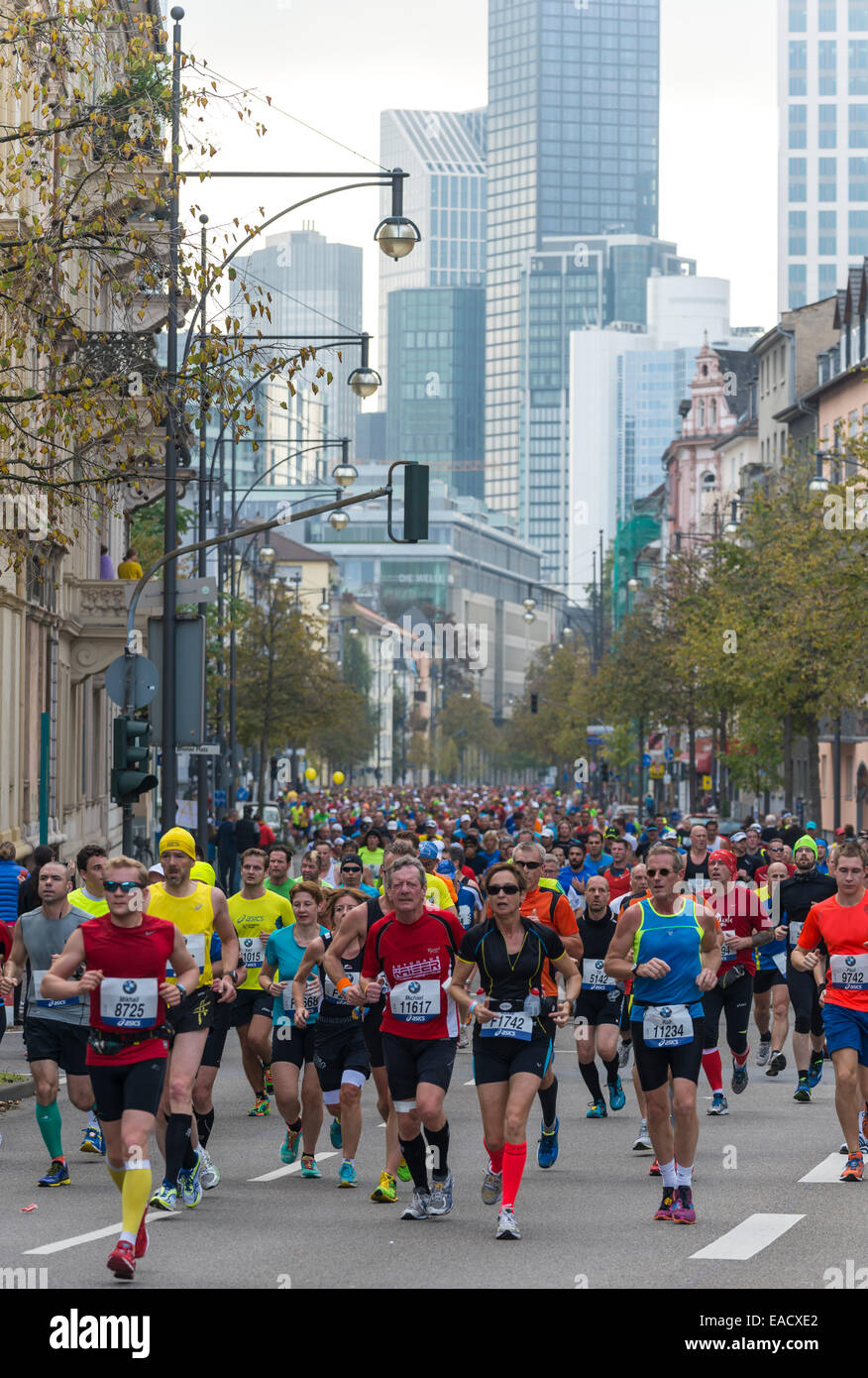 Marathon runners female hi-res stock photography and images - Alamy