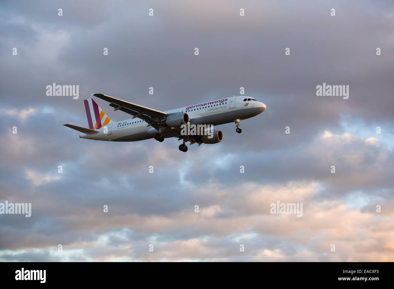 Airplane transports hi-res stock photography and images - Alamy