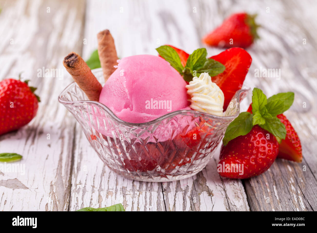 Ice cream cup on hi-res stock photography and images - Alamy