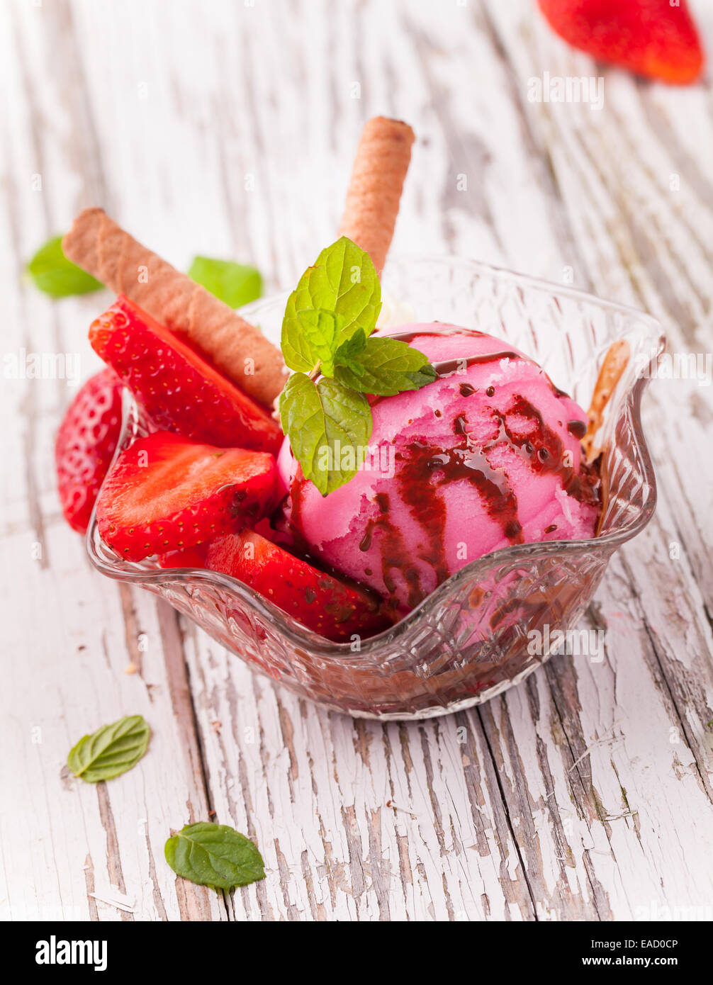 Strawberry ice cream in sundae on wooden table Stock Photo - Alamy