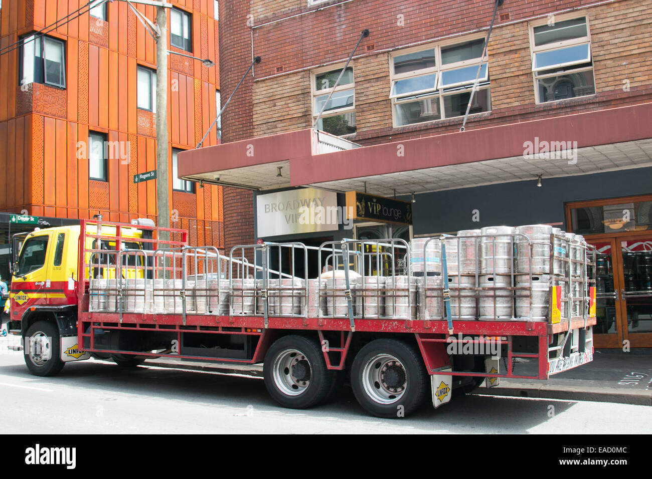 Beer delivery lorry hi-res stock photography and images - Alamy