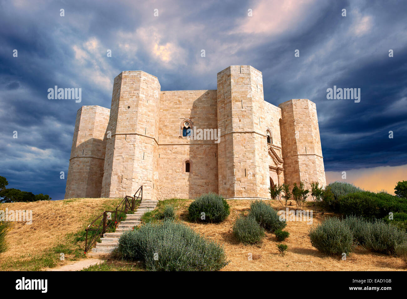 Octagonal monument hi-res stock photography and images - Alamy