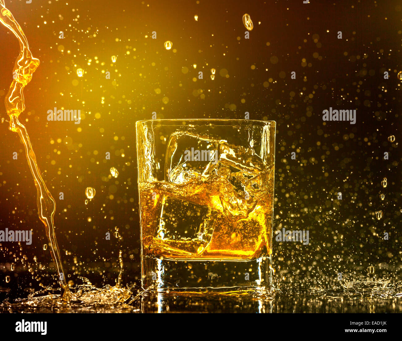 Whiskey pouring glass ice cubes hi-res stock photography and images - Alamy