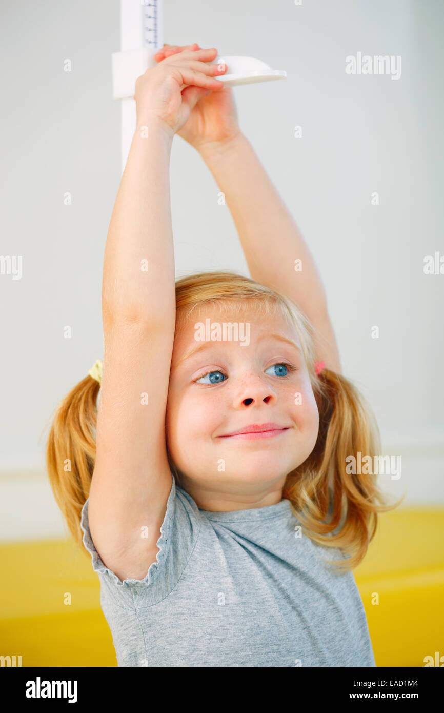 Portrait of little girl measuring herself Stock Photo - Alamy Portrait of little girl measuring herself Stock Photo - Alamy