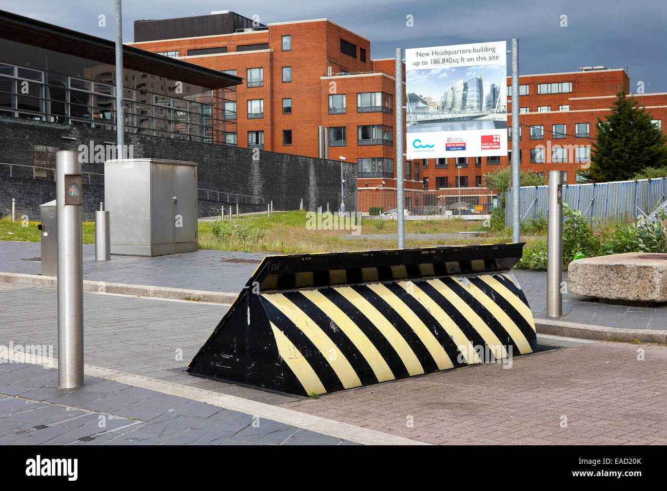 Security barrier at the National Assembly government building in ...