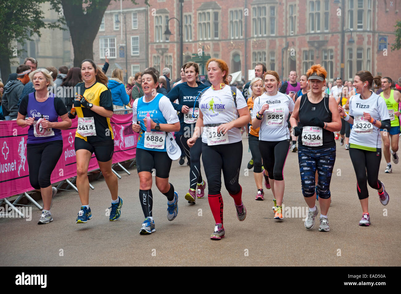Competitors people women runners running through the city centre in the ...
