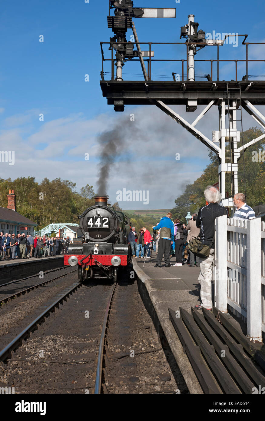 Steam loco locomotive train engine Nunney Castle at the Autumn Steam ...