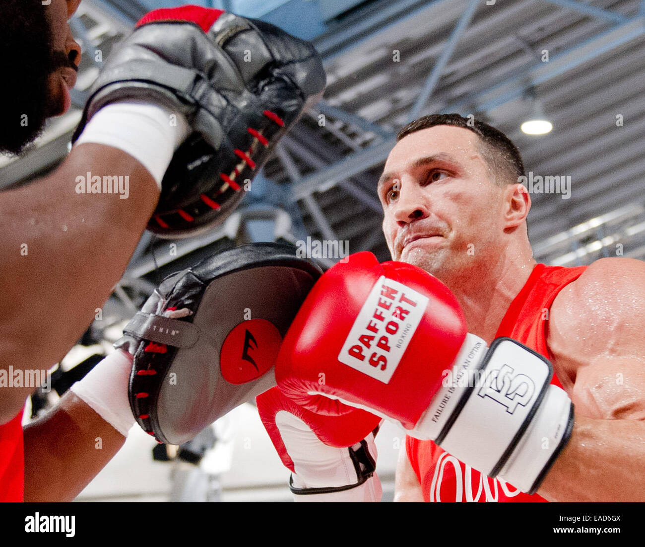 Hamburg, Germany. 12th Nov, 2014. Ukrainian heavyweight boxer Vladimir ...