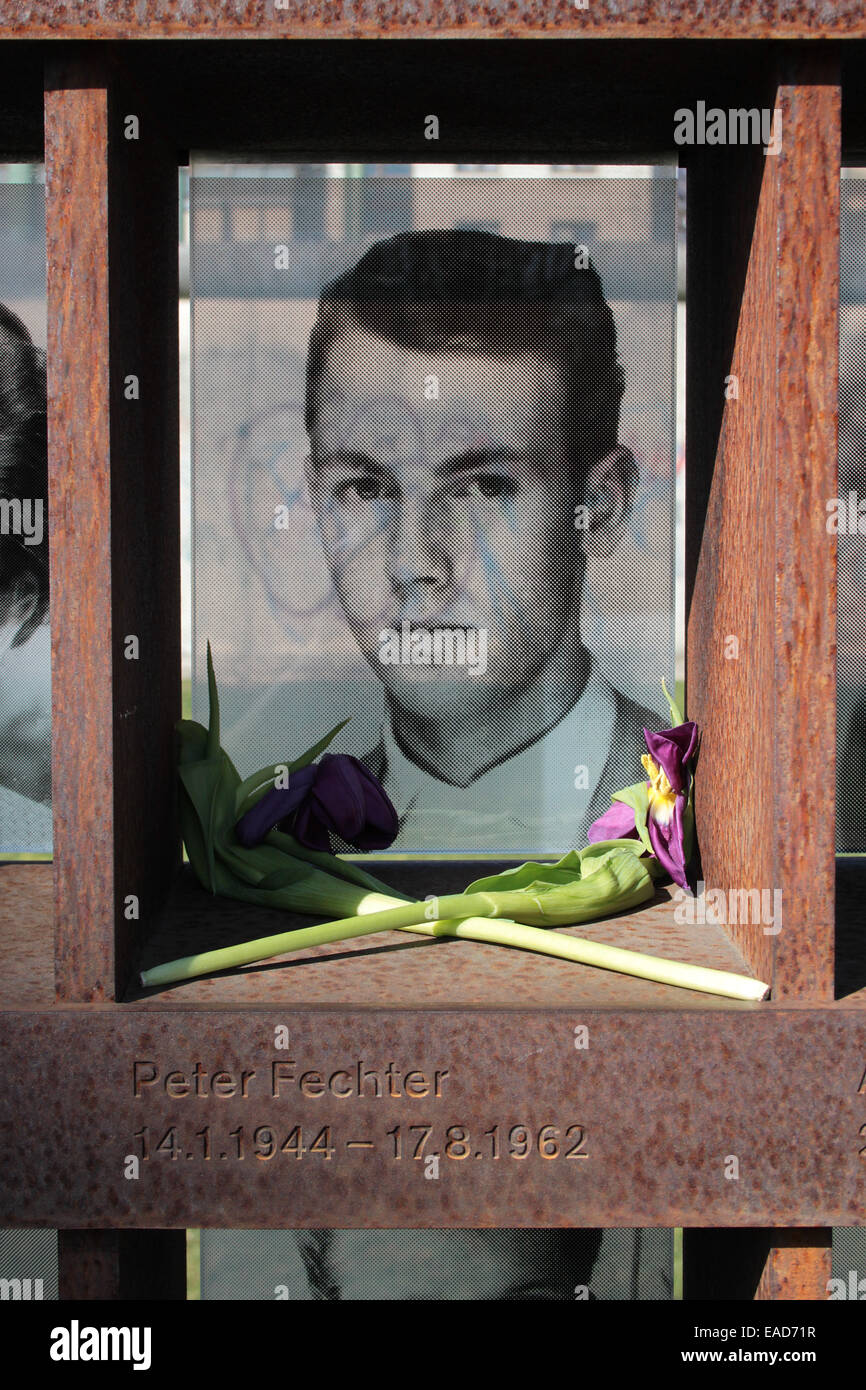 Peter fechter memorial cross hi-res stock photography and images - Alamy