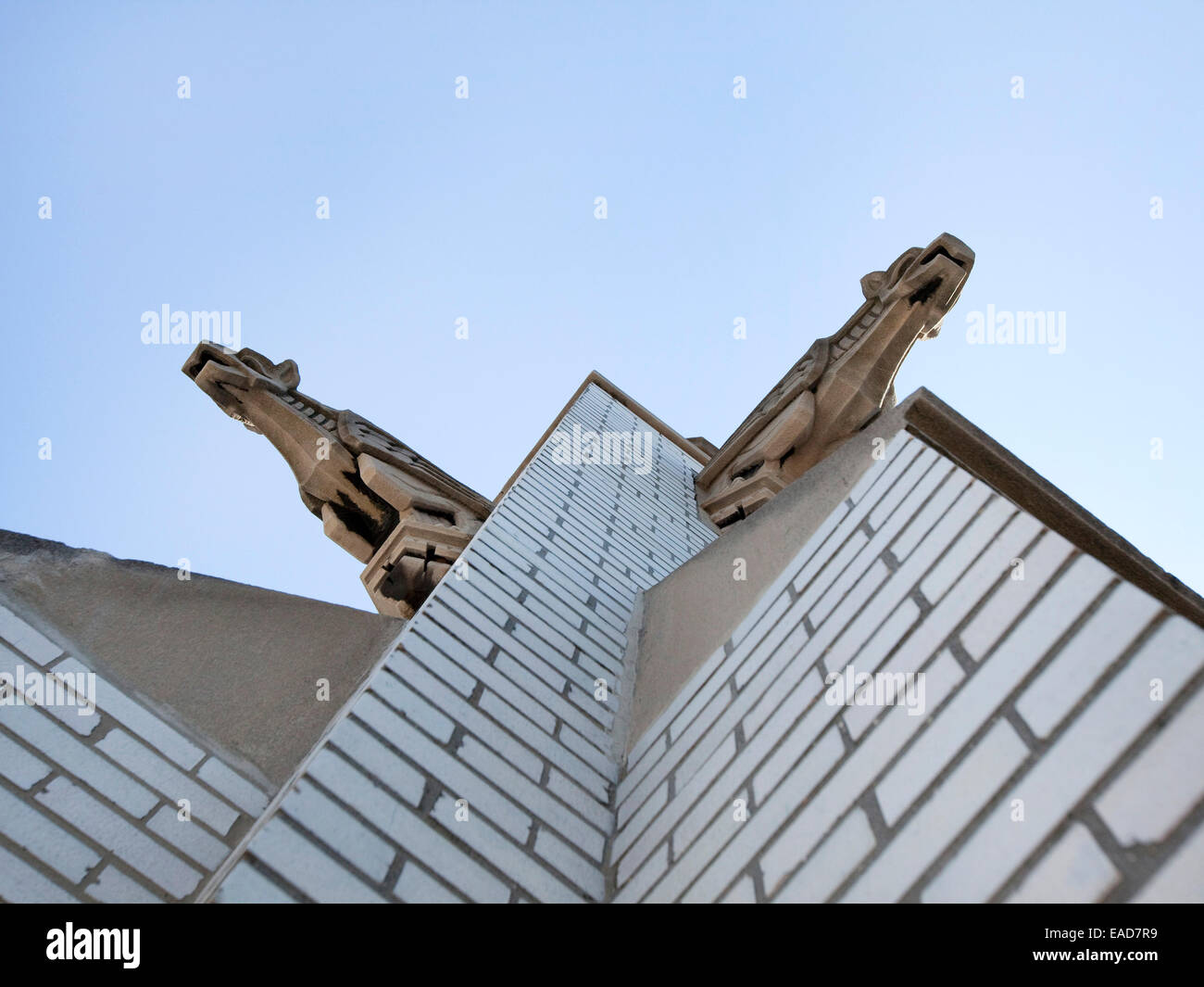 Two gargoyles hi-res stock photography and images - Alamy