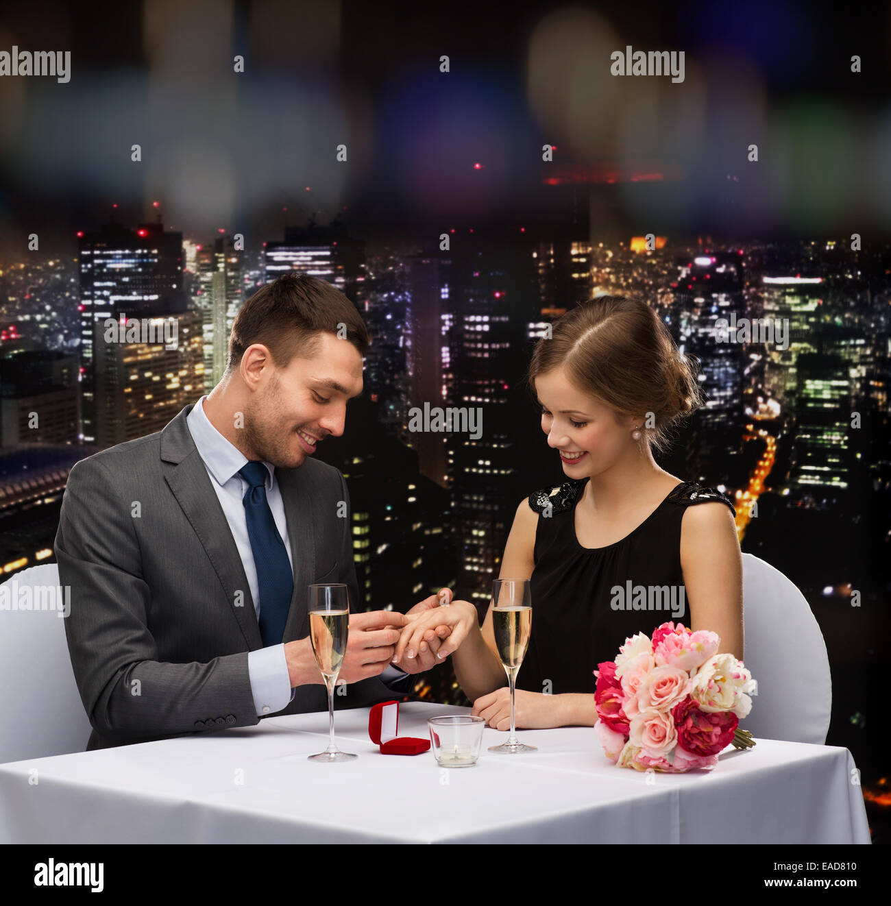man proposing to his girlfriend at restaurant Stock Photo - Alamy