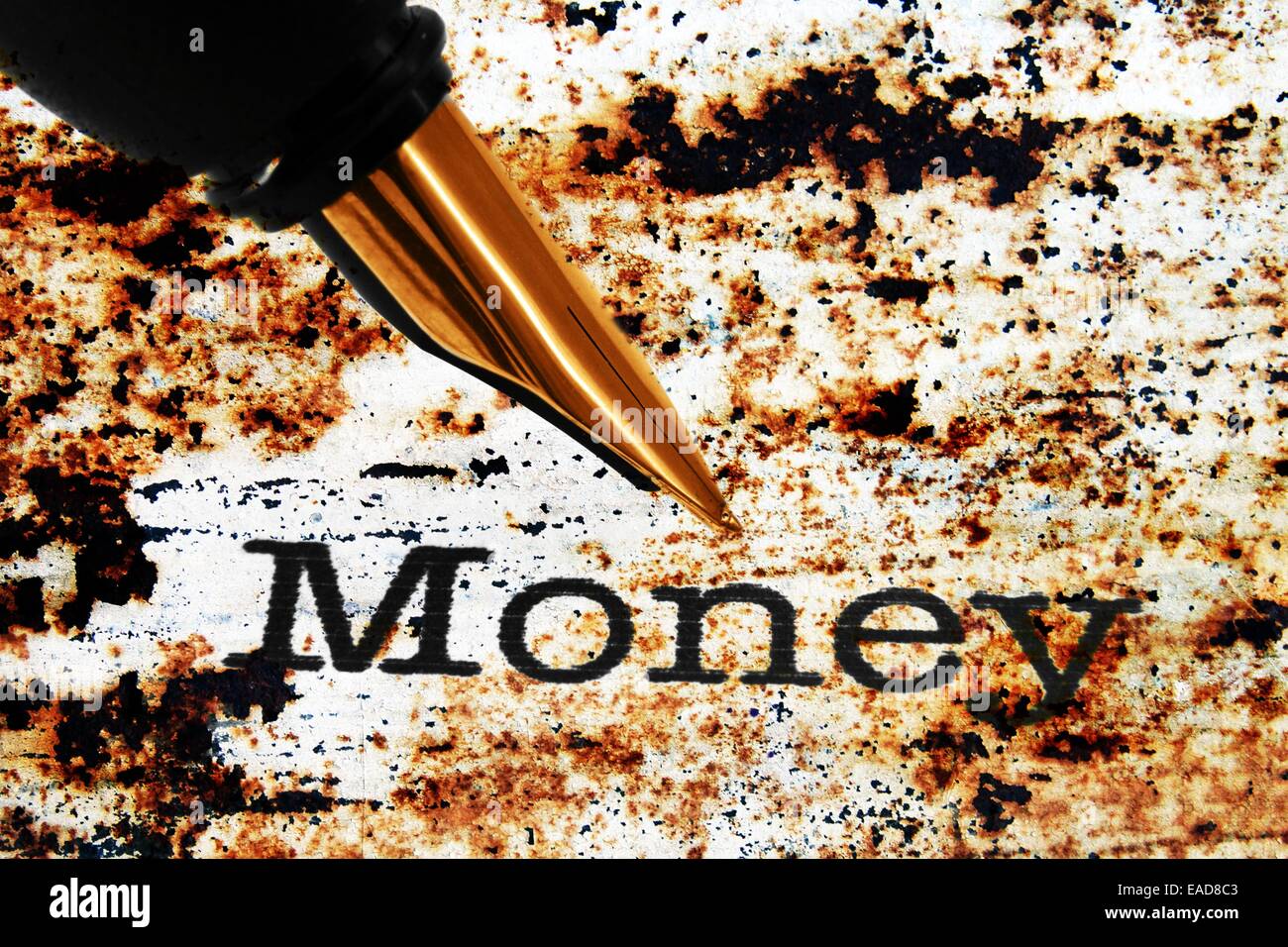 Fountain pen on money text Stock Photo - Alamy