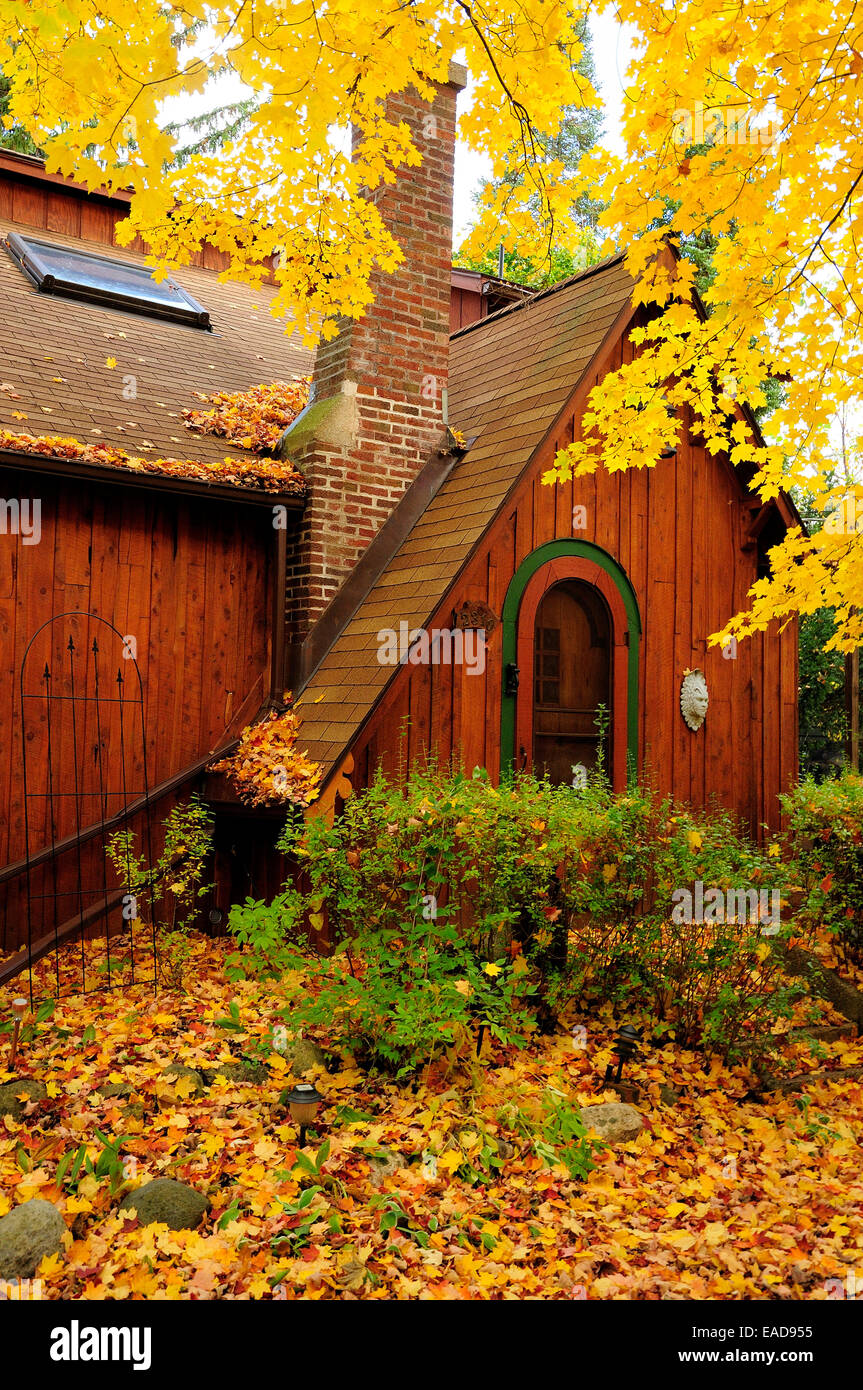 Cottage gutters hi-res stock photography and images - Alamy