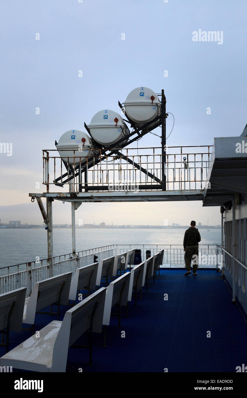 Liferaft man hi-res stock photography and images - Alamy