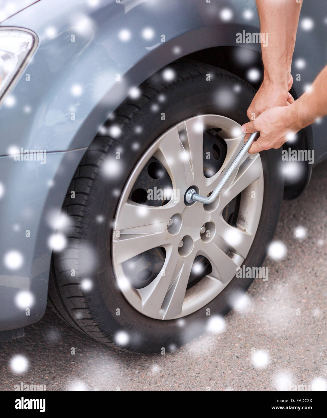 Changing flat tire snow hi-res stock photography and images - Alamy
