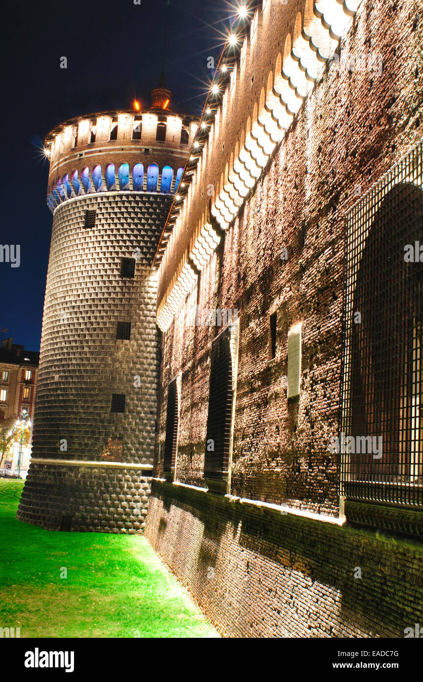 15th century castle at night hi-res stock photography and images - Alamy