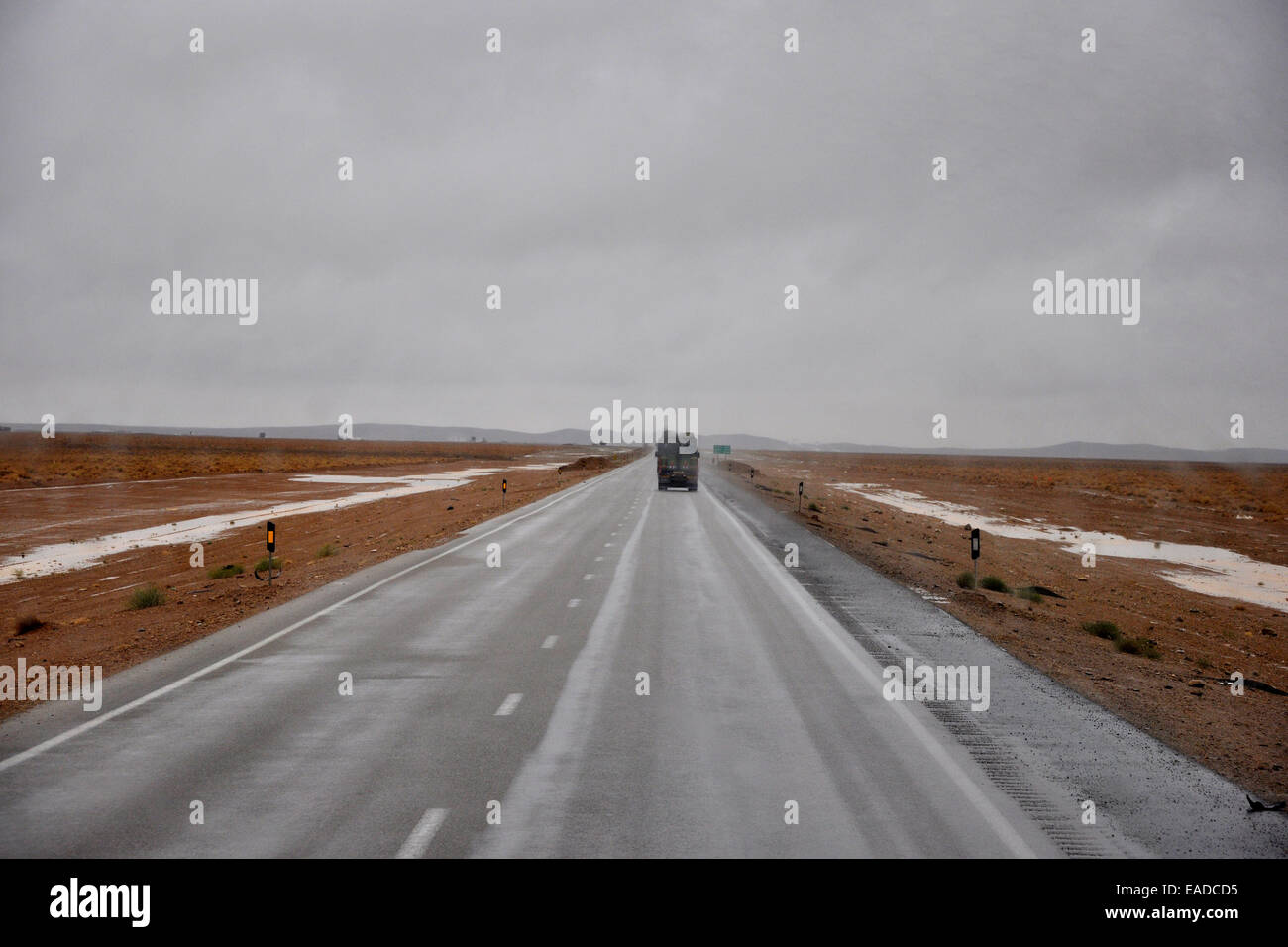 Iran, road to Shiraz Stock Photo - Alamy