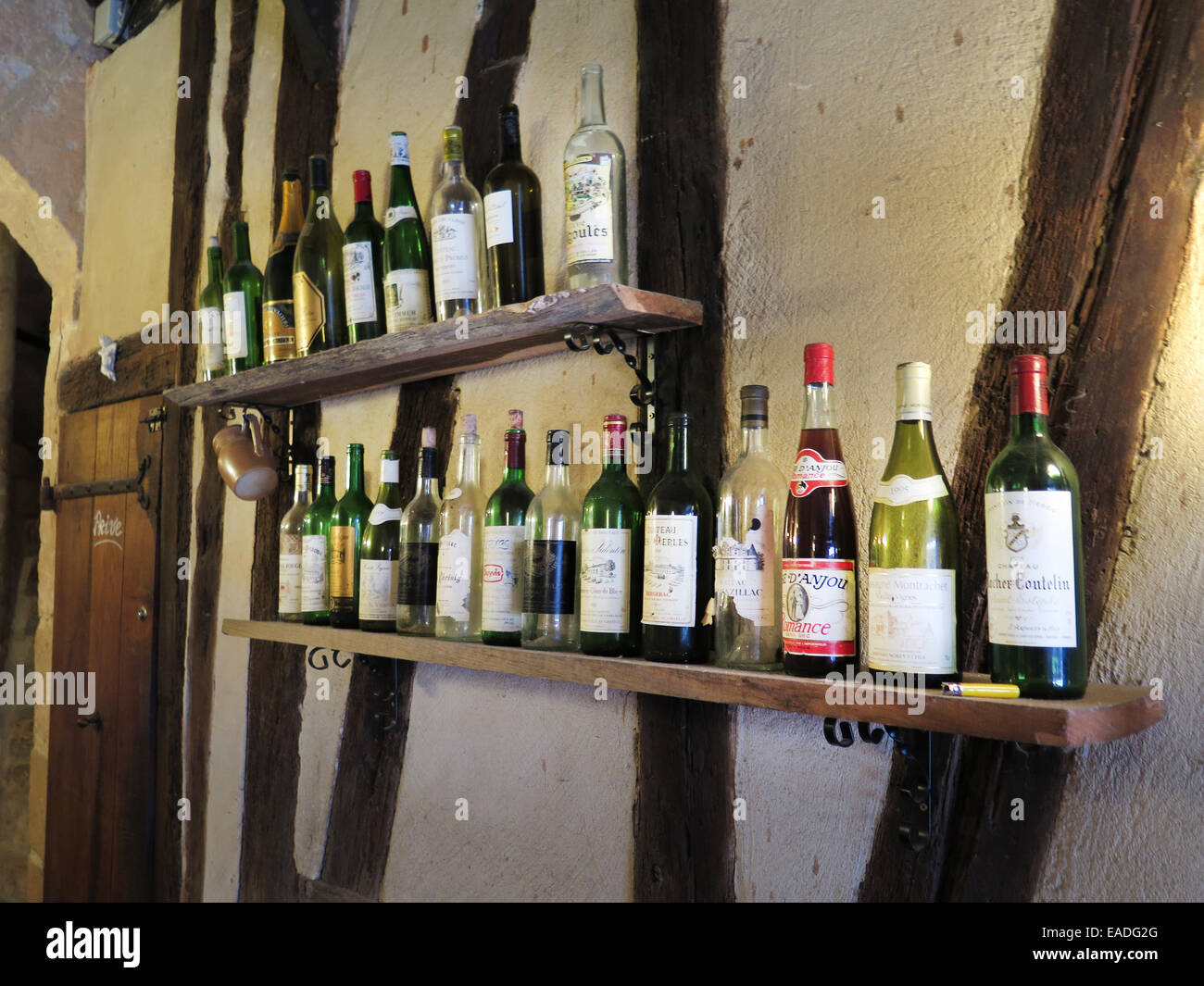 Old wine bottles hi-res stock photography and images - Alamy