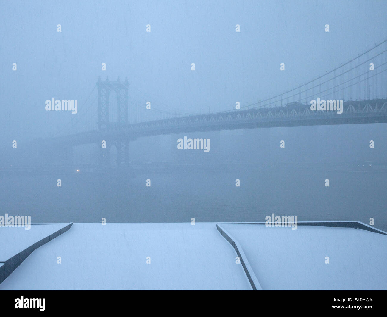 Span of the Manhattan Bridge In Snow Stock Photo - Alamy