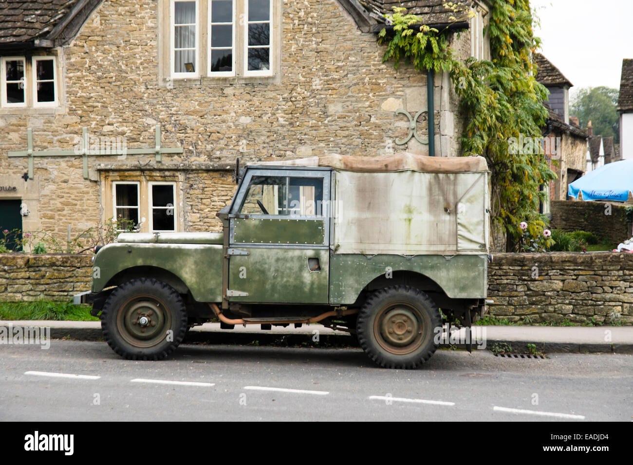 Old land rover hi-res stock photography and images - Alamy