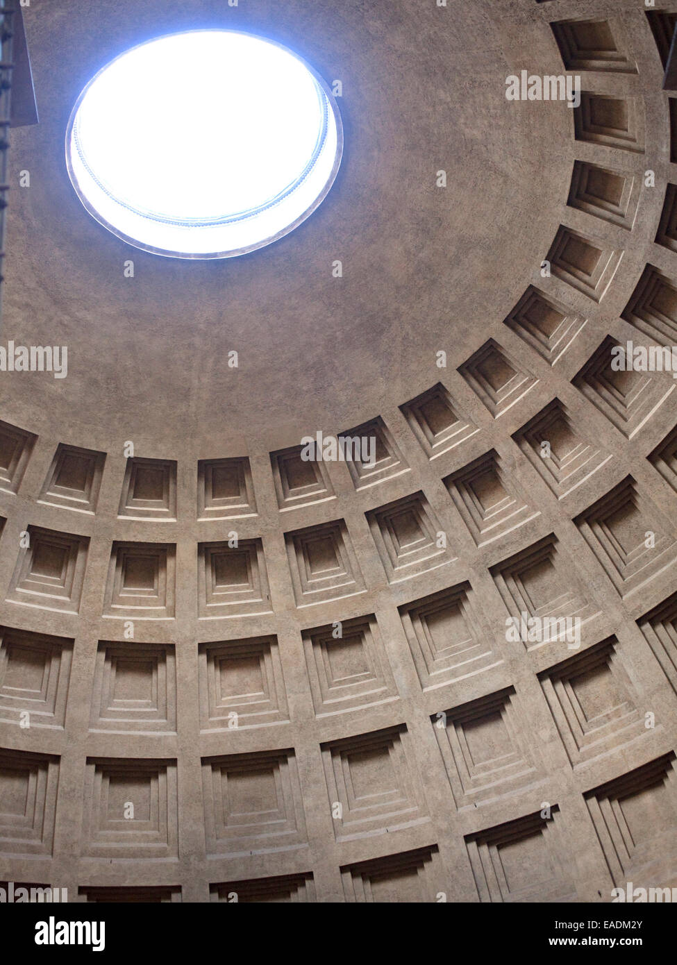 Open dome of the Pantheon with light coming in Stock Photo - Alamy