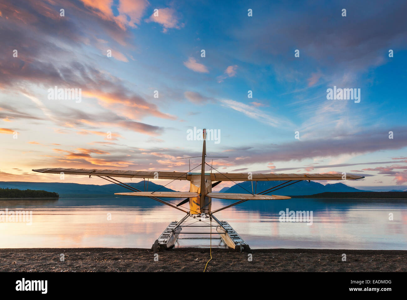 Super cub piper bush airplane hi-res stock photography and images - Alamy