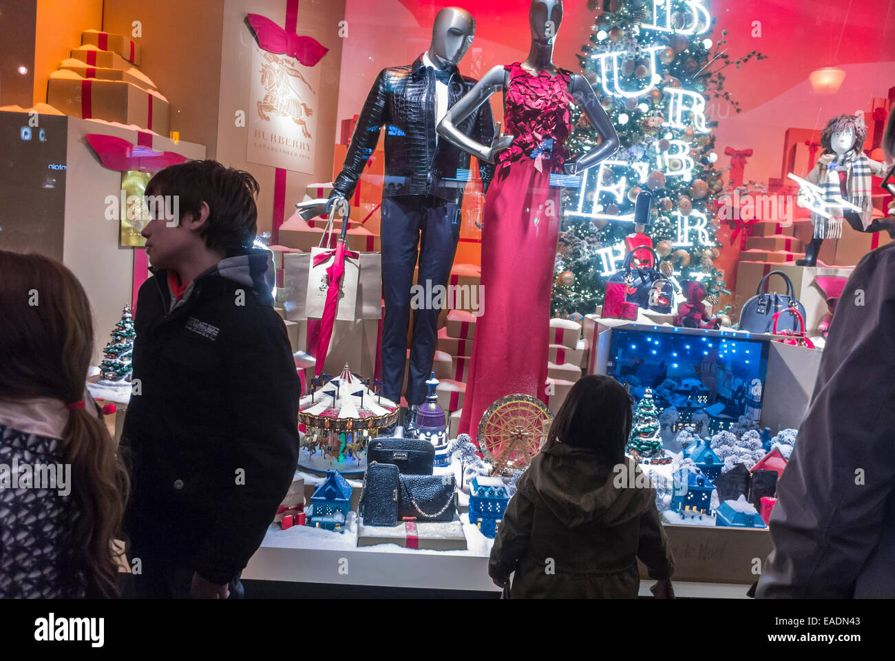 Paris, France, Families Window Shopping, French Department Stores ...