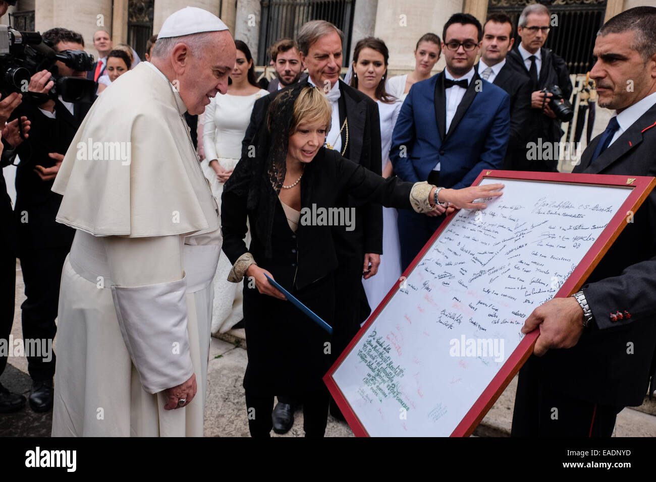 St. Peter Square, Vatican. 12th Nov, 2014. The painter Natalia Tsarkova ...