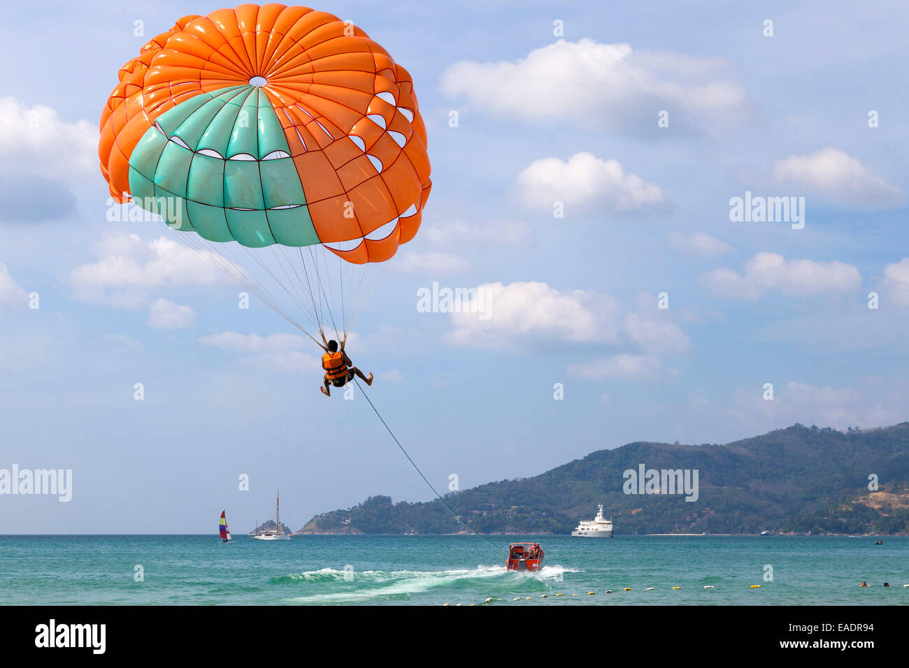 Parachute on beach hi-res stock photography and images - Alamy
