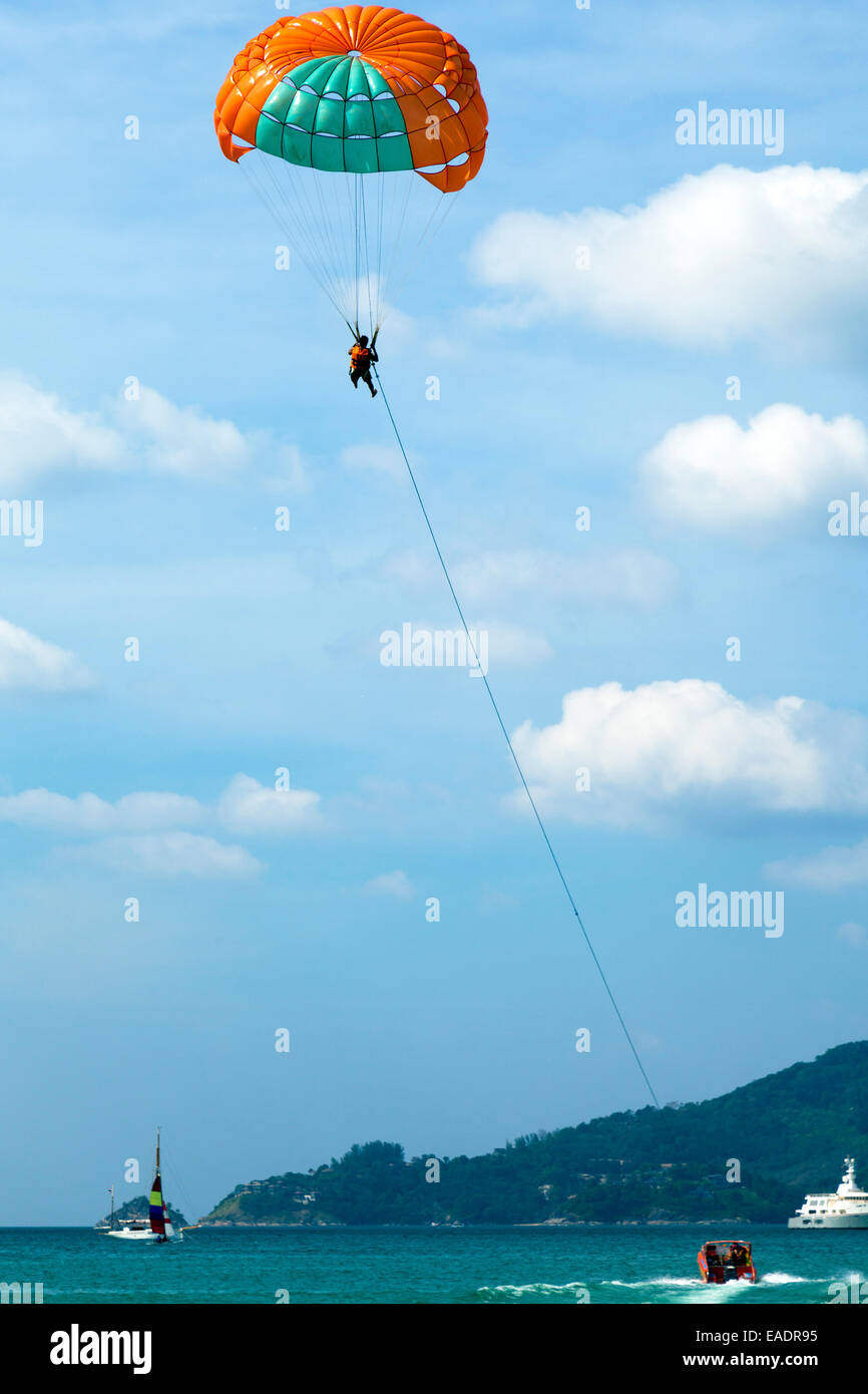 Parachute on beach hi-res stock photography and images - Alamy