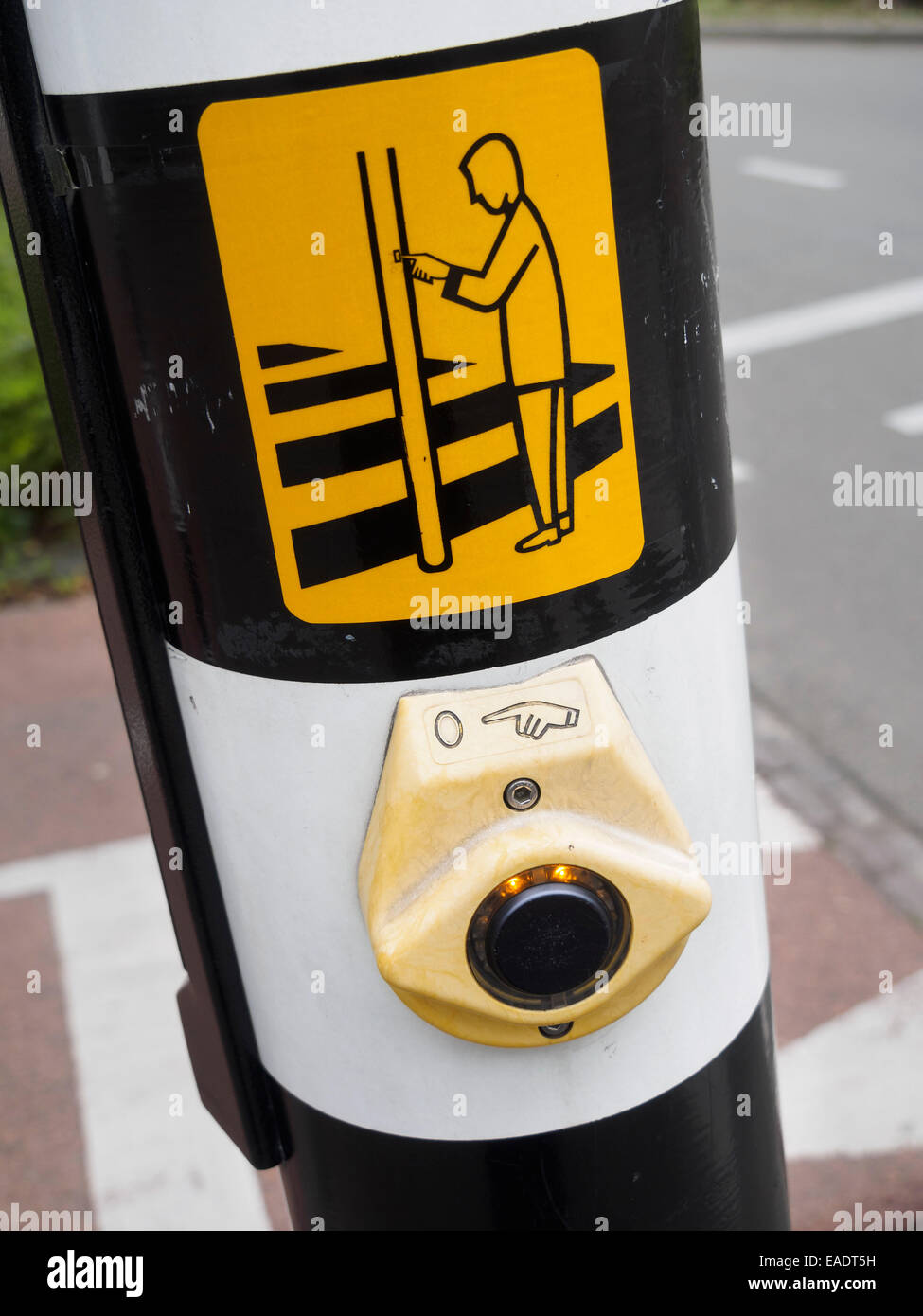 Push button wait crosswalk hi-res stock photography and images - Alamy