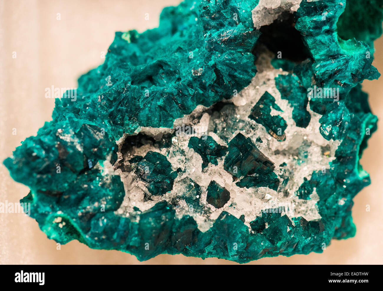 Crystals rock green geology hi-res stock photography and images - Alamy