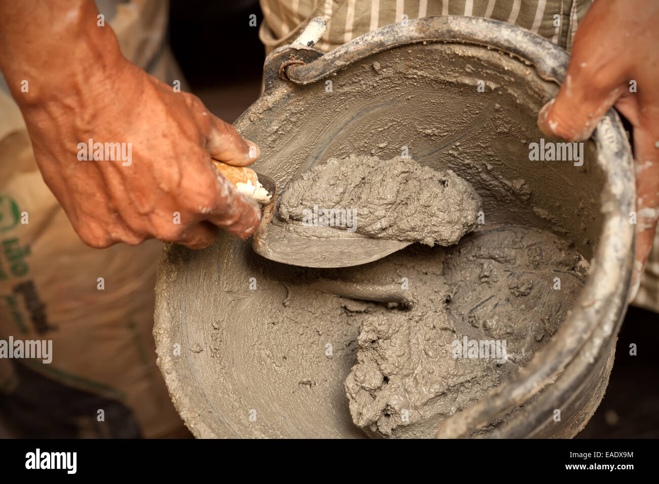 Pouring cement bucket hi-res stock photography and images - Alamy