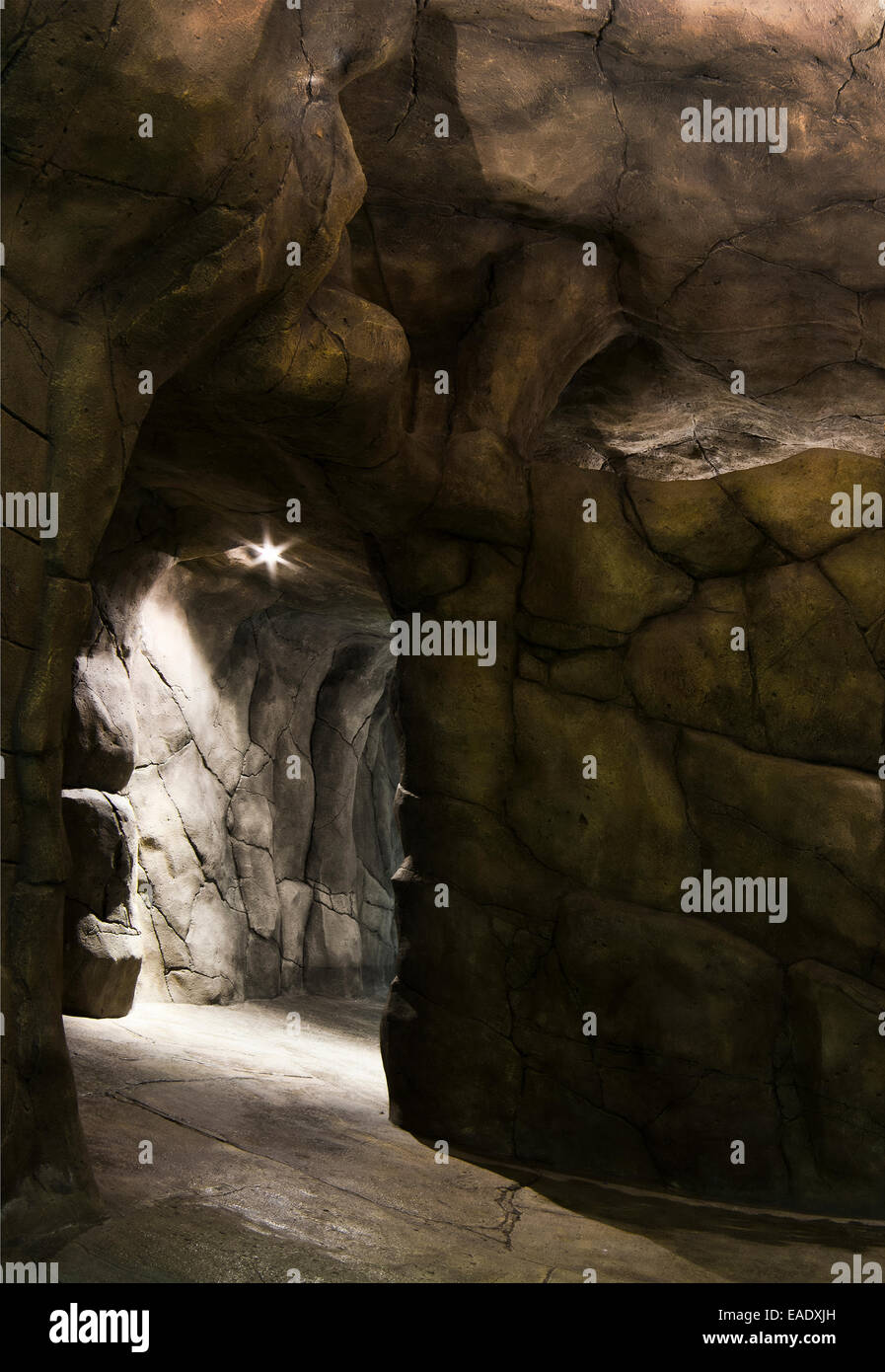 Underground den hi-res stock photography and images - Alamy