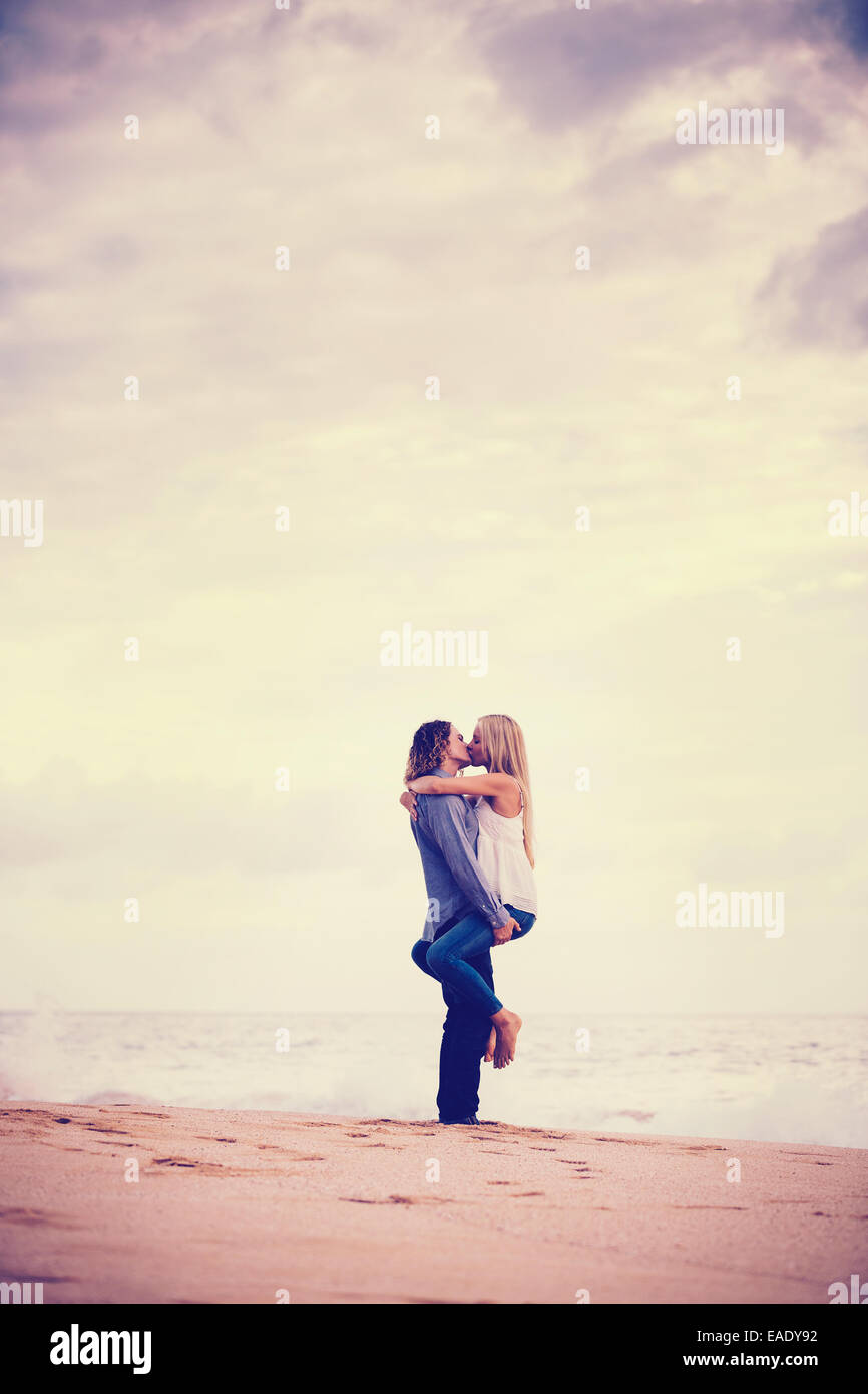 Lovers kissing at sunset at the sea hi-res stock photography and images ...