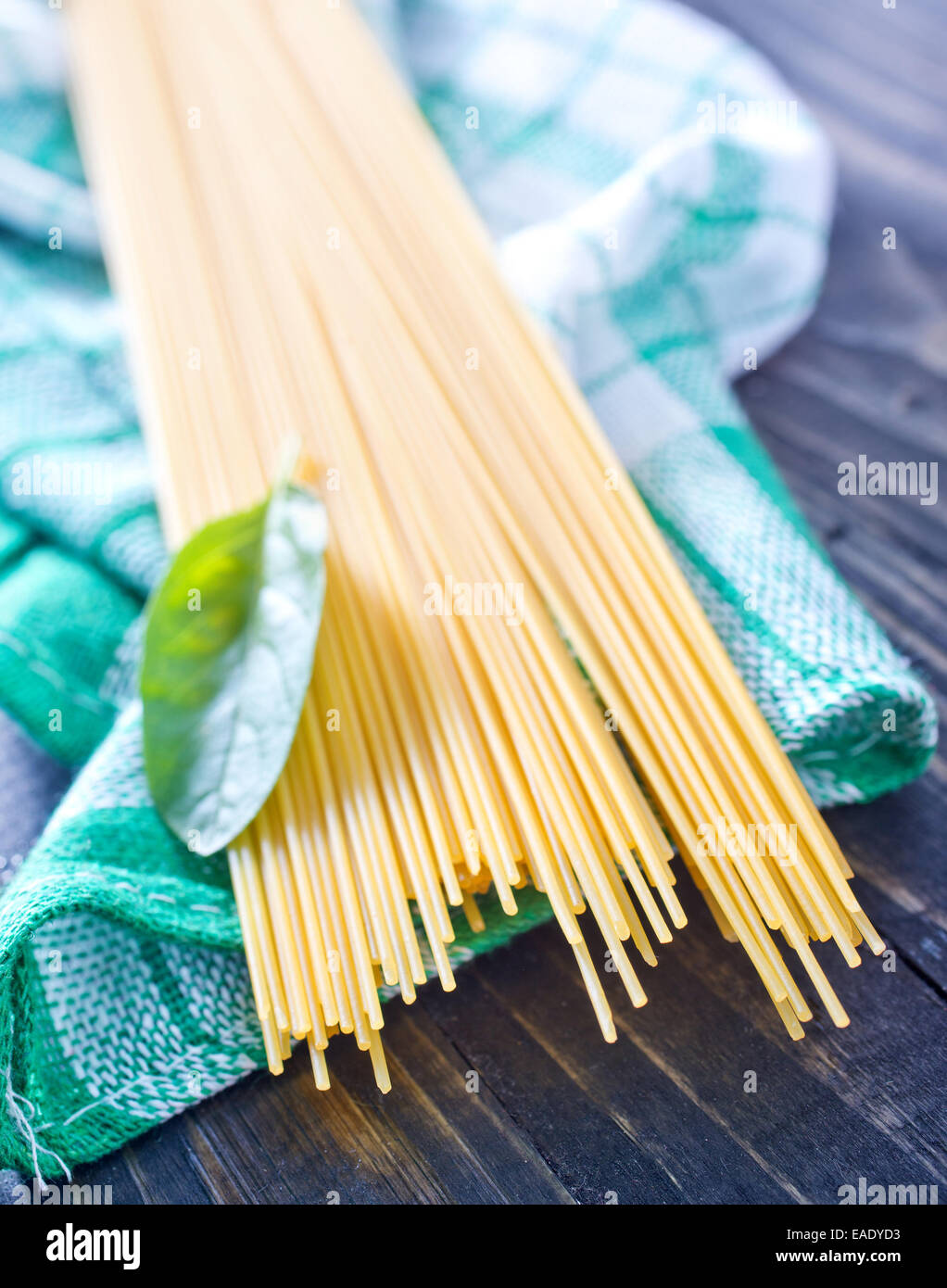 Dried strands of pasta hi-res stock photography and images - Alamy