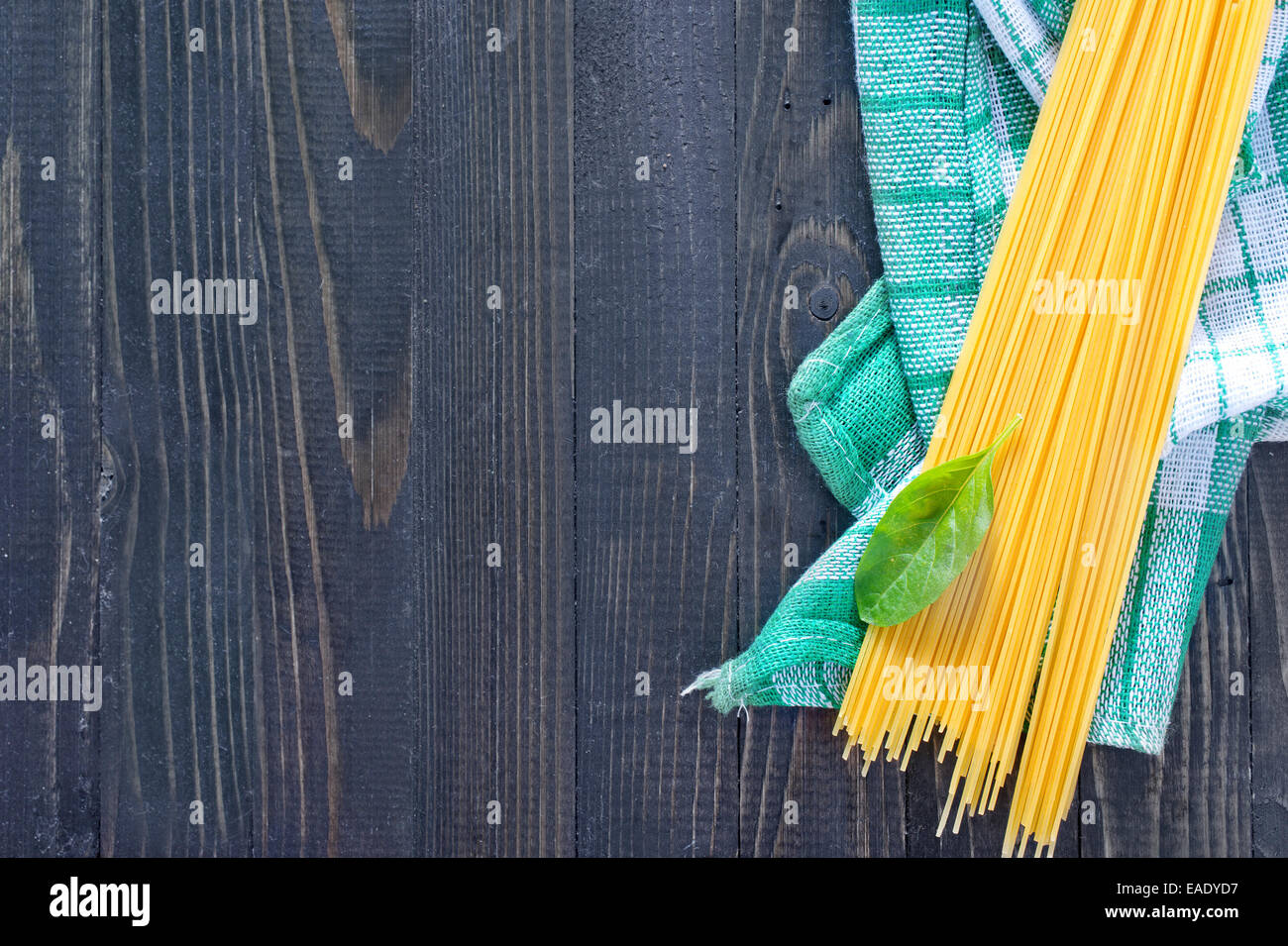 Dried strands of pasta hi-res stock photography and images - Alamy