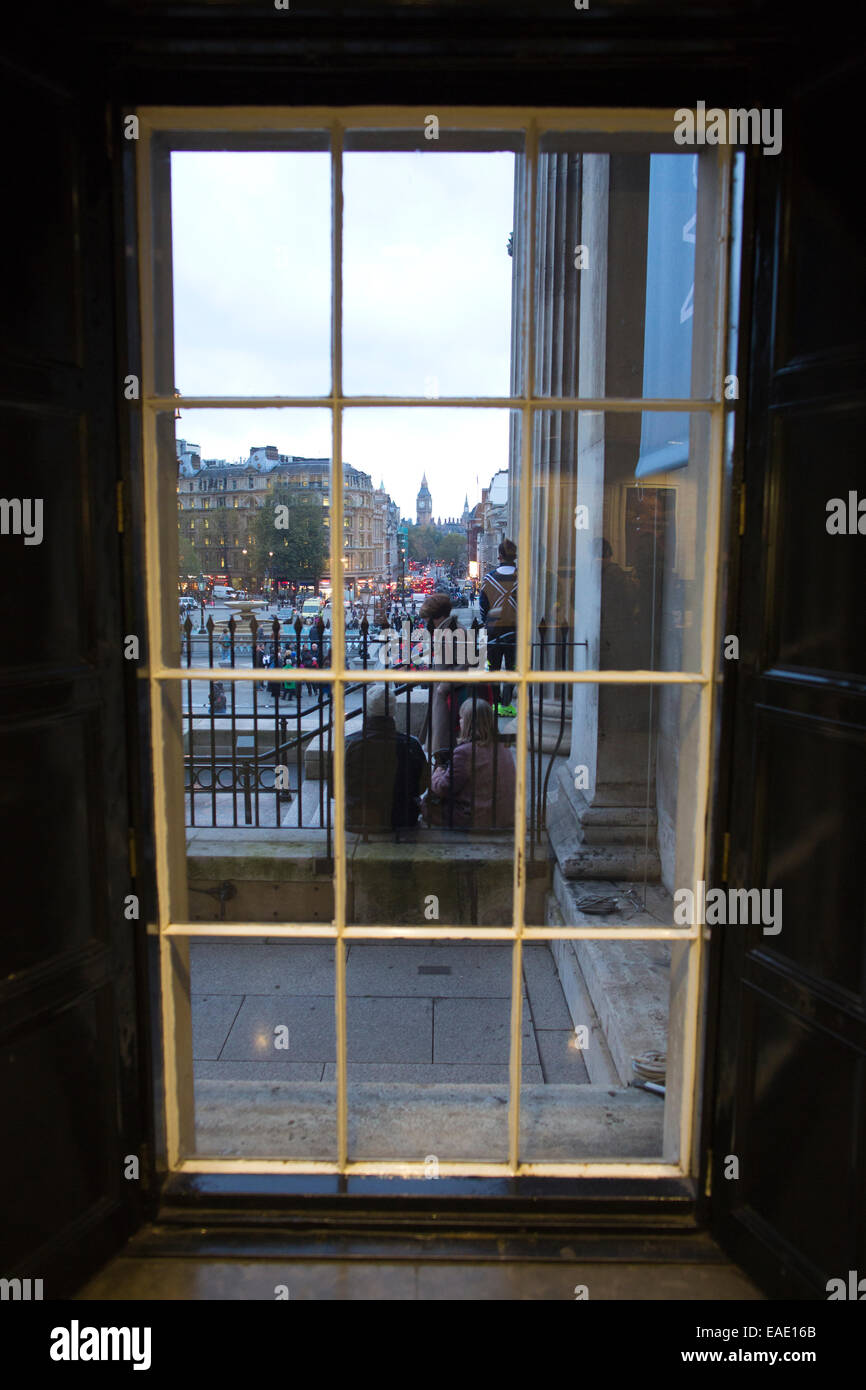 National gallery london inside hi-res stock photography and images - Alamy
