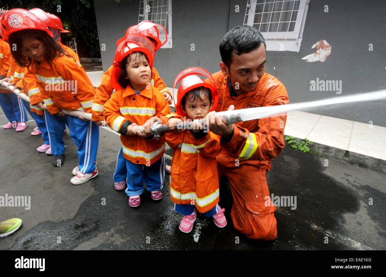 Bangkok. 13th Nov, 2014. A firefighter teaches children to use fire ...