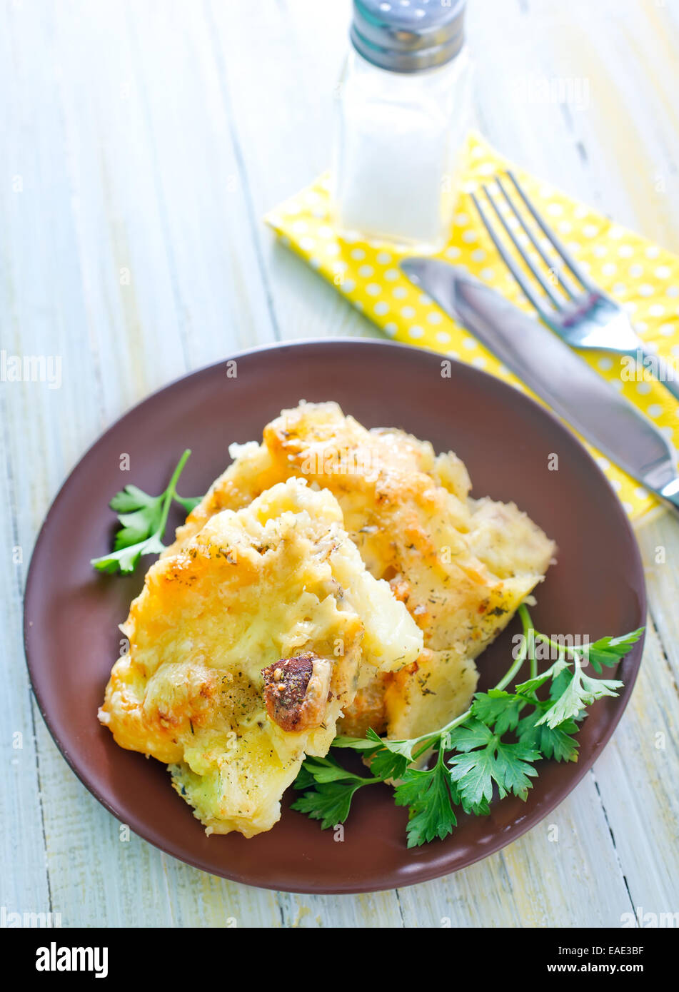 Ground pot chicken hi-res stock photography and images - Alamy