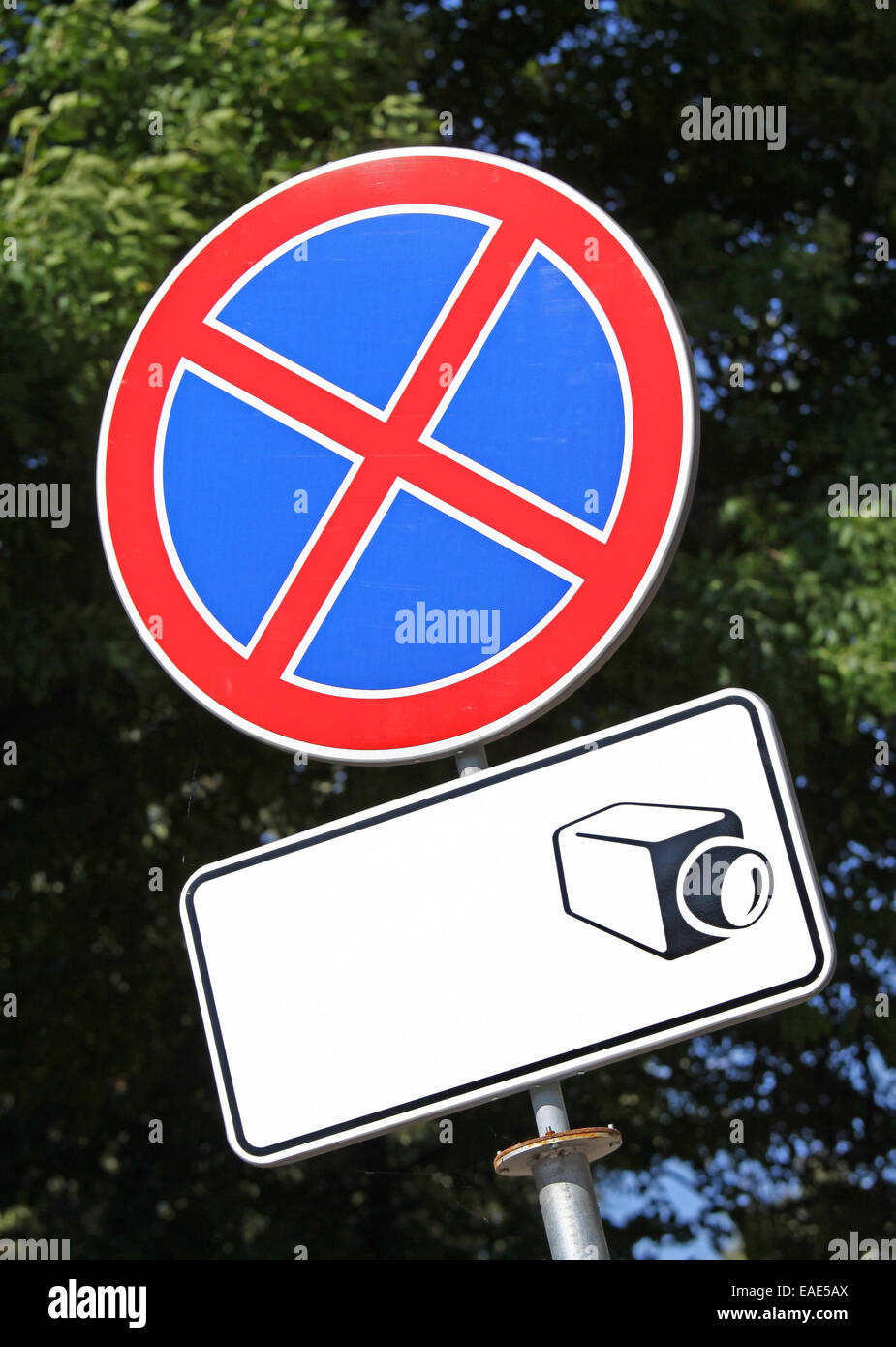 Traffic camera warning sign hi-res stock photography and images - Alamy