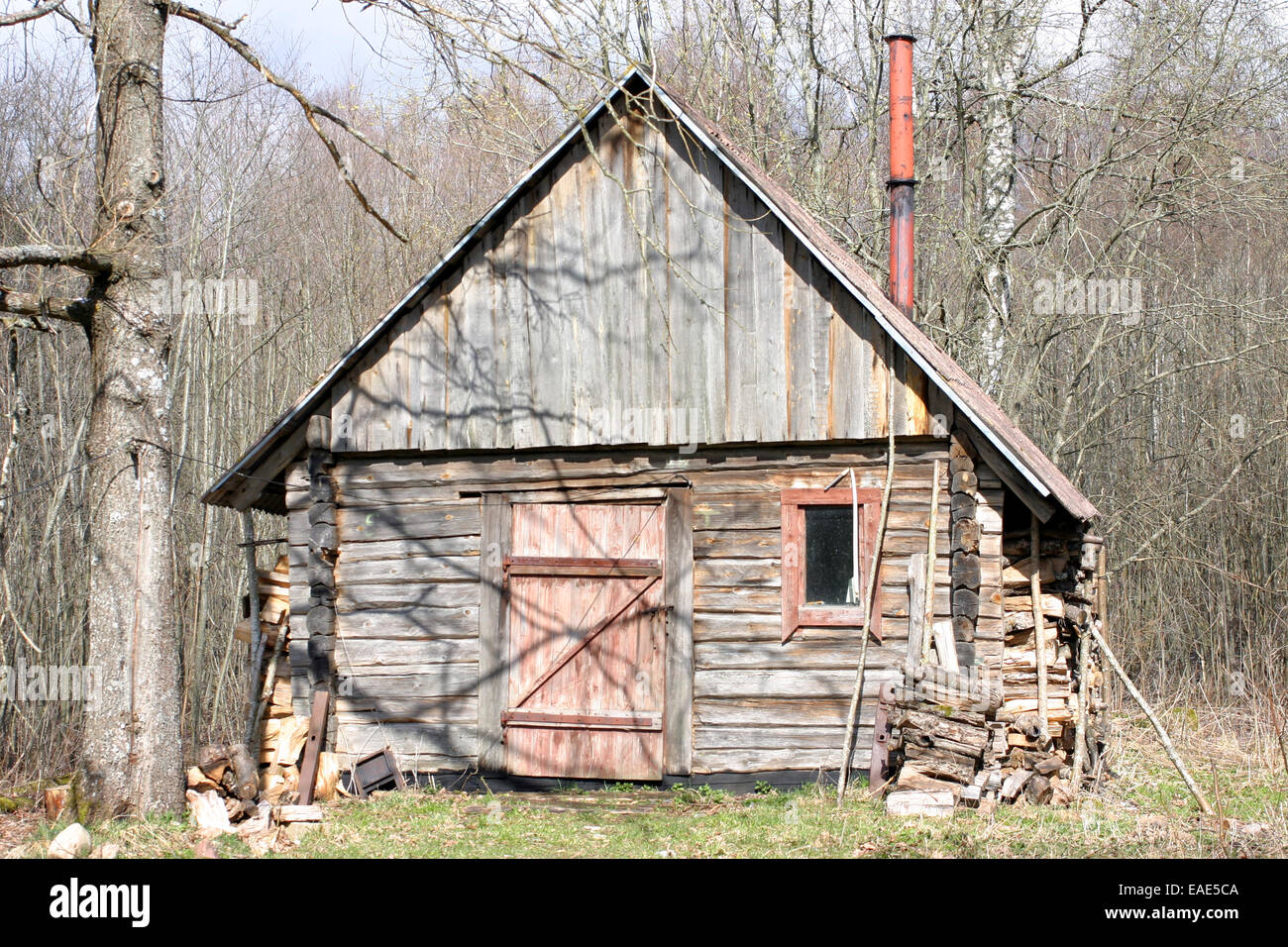 Old hunting cabin hi-res stock photography and images - Alamy