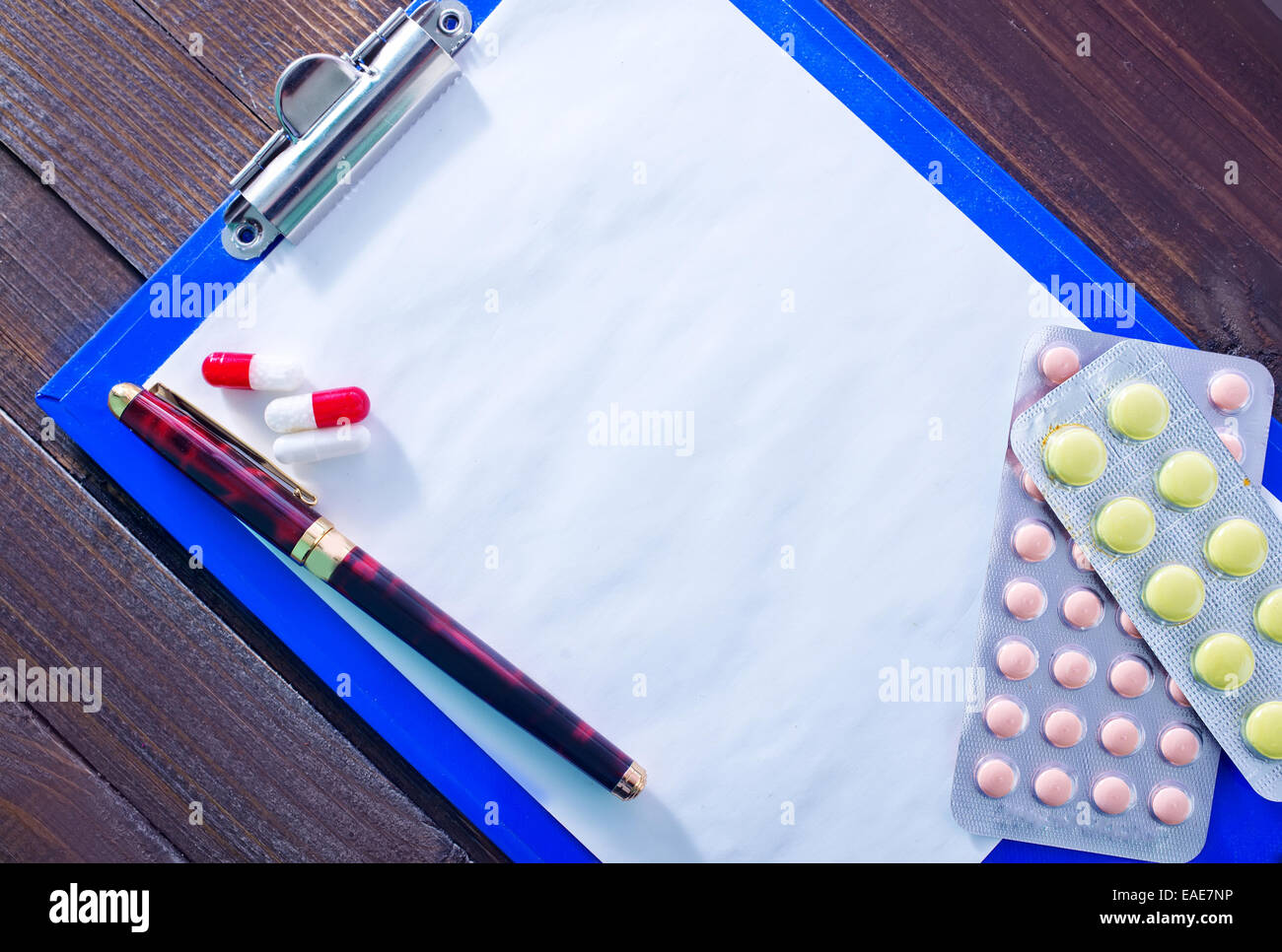 Patient medical paperwork supplies hi-res stock photography and images ...