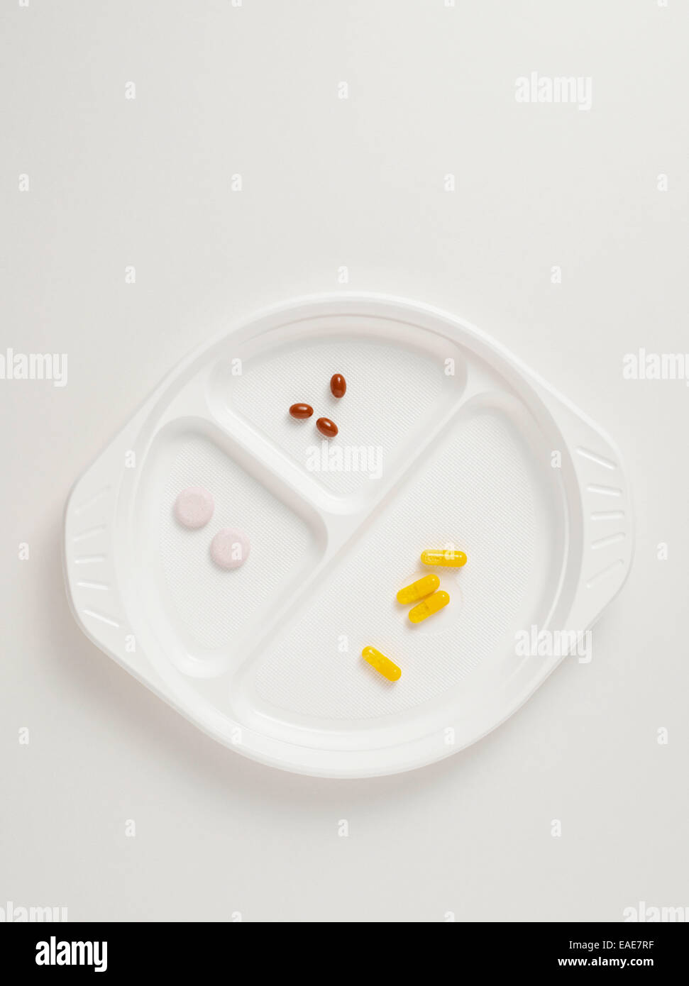 Tablets, food supplements on a plastic plate Stock Photo - Alamy